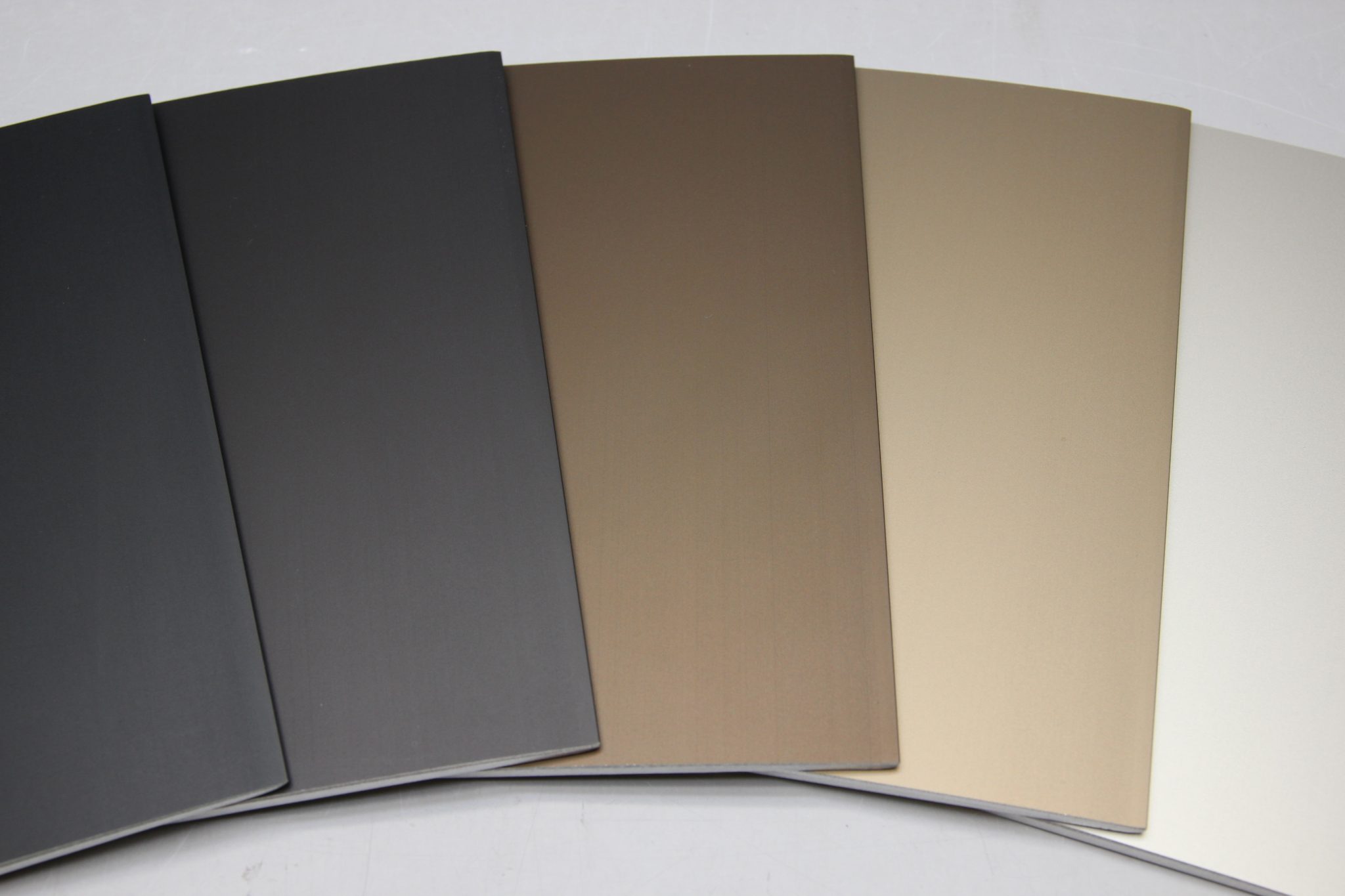 Screen- and fried egg effect on electrolytically coloured aluminium ...